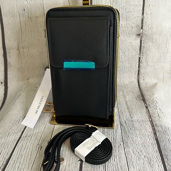 Malibu Skye | Bags | Malibu Skye Black Crossbody Bag With 2 ...